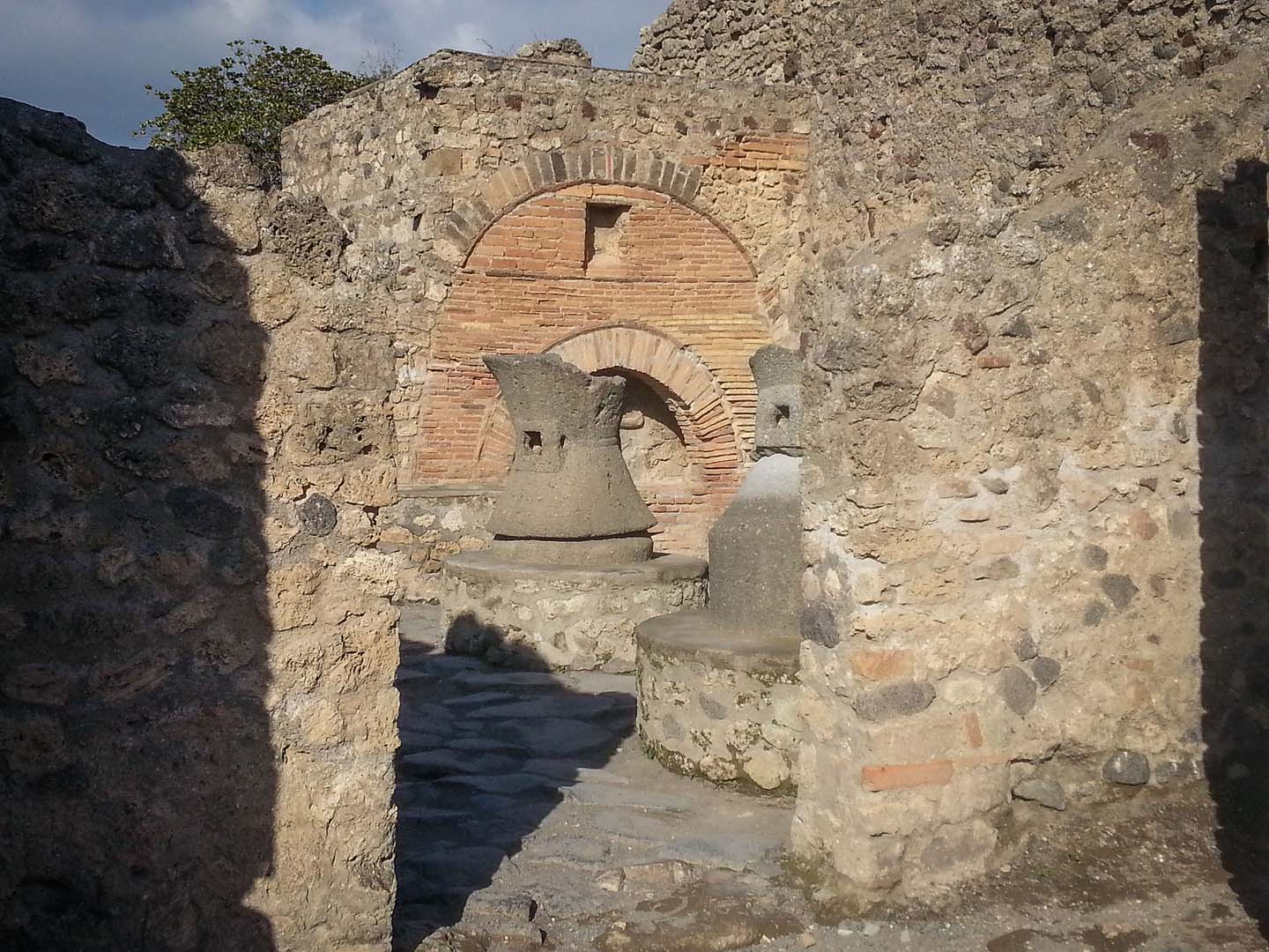 Visit Ancient Pompeii from Naples - Leisure Italy